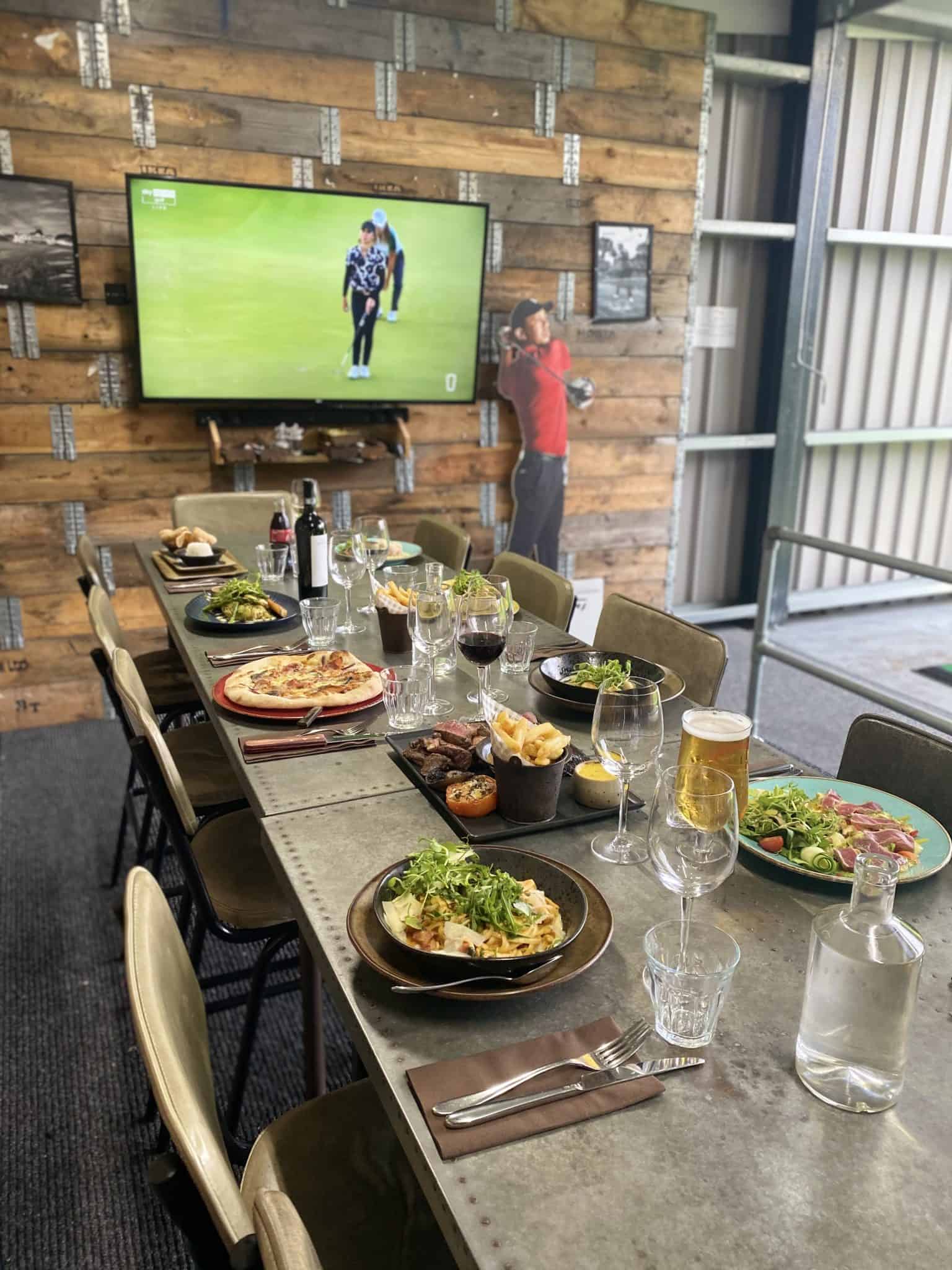 Nineteen Bar and Grill - Golf19