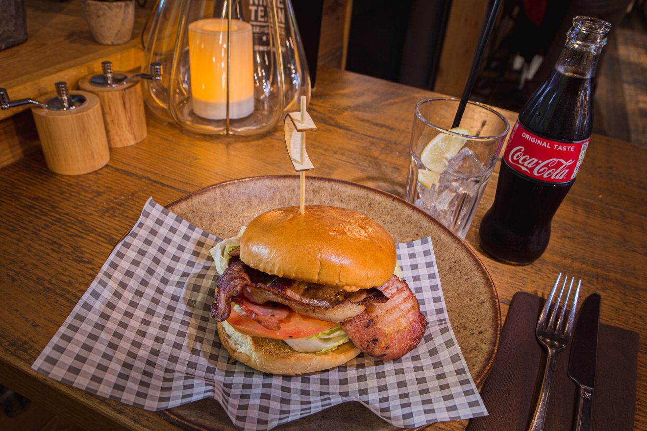 Nineteen Bar and Grill - Golf19