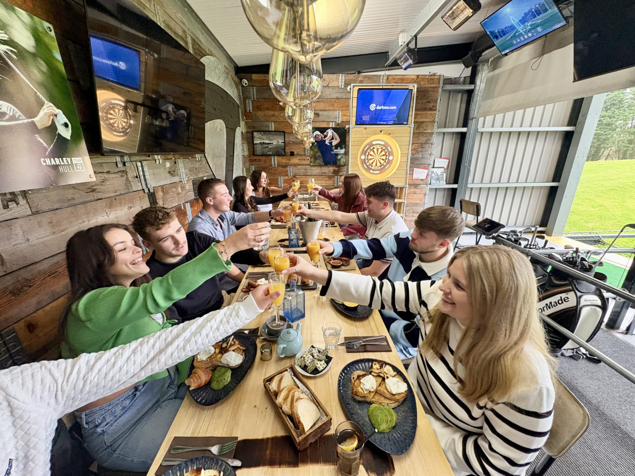 Nineteen Bar and Grill - Golf19